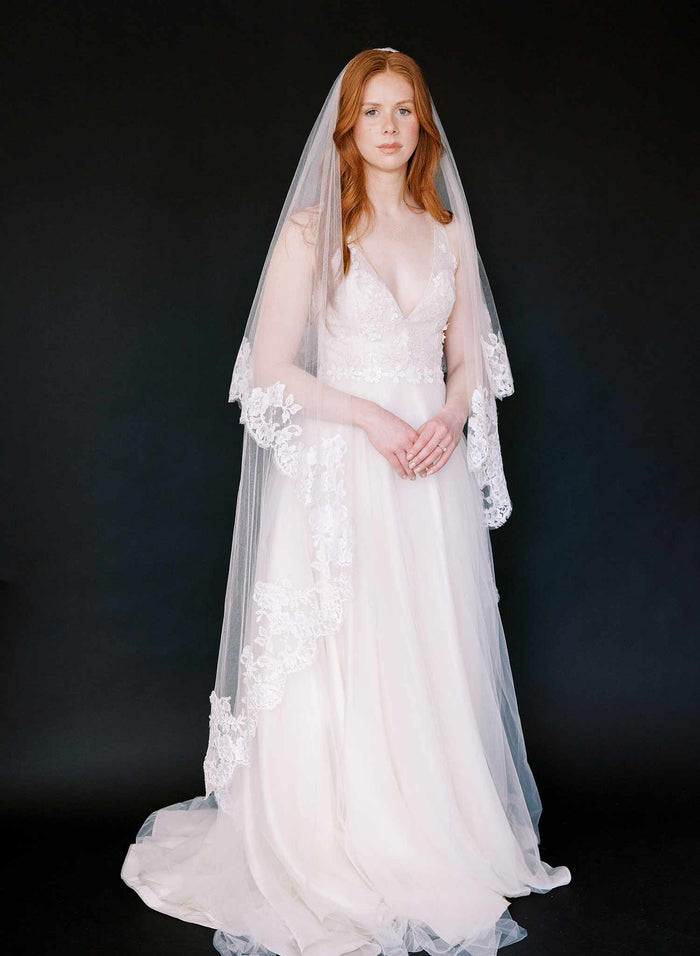 Silk chapel veil with lace edges - Floral romance French lace veil in ...