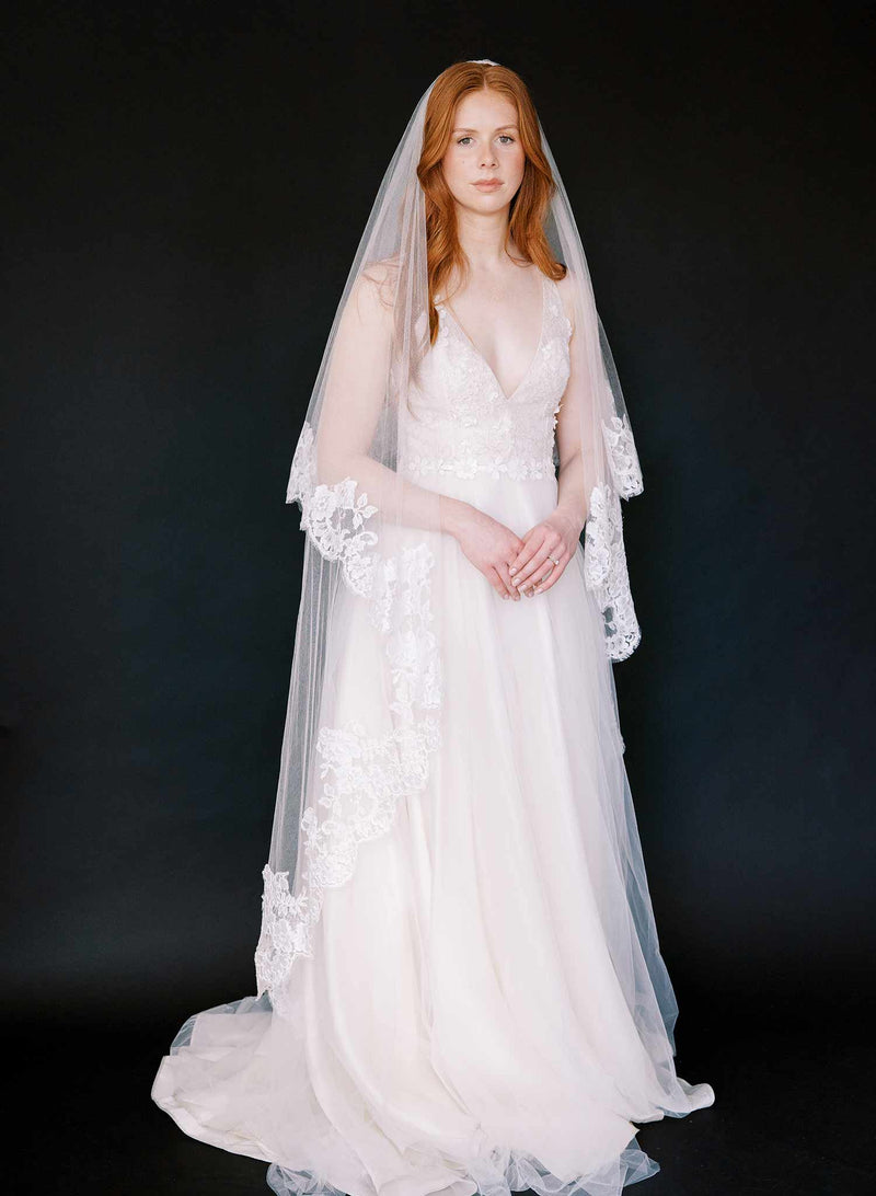 Silk chapel veil with lace edges - Floral romance French lace veil in ...