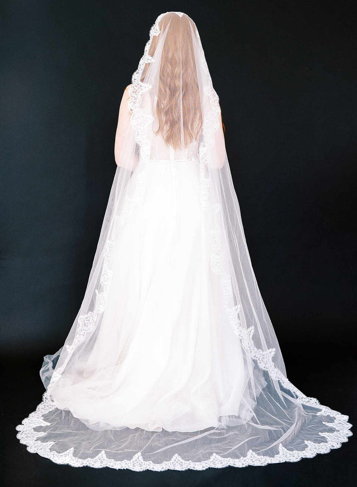 Silk wedding veil with lace edges - French lace trimmed silk tulle ...