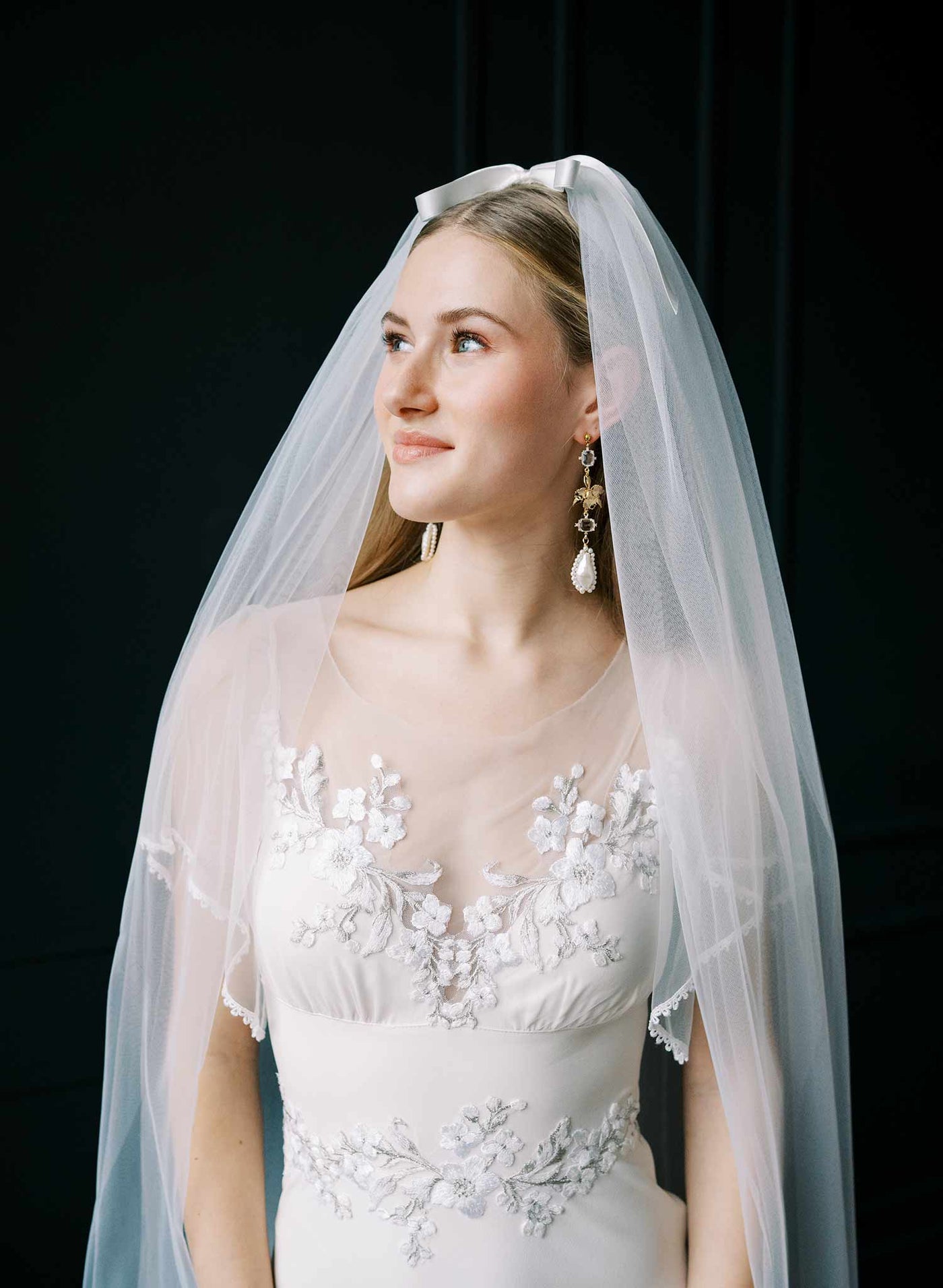 Scalloped bow edge train veil - Style #2524